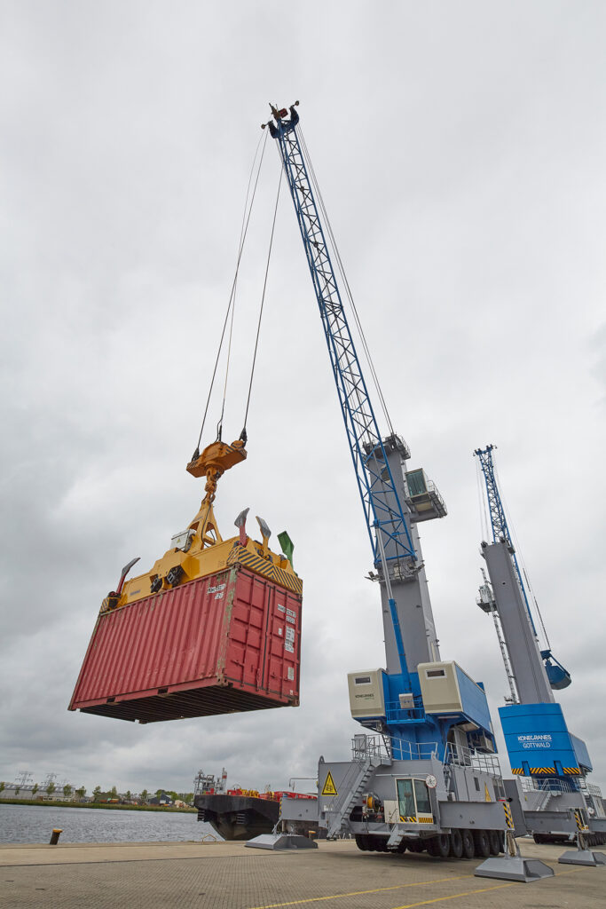 Mobile Harbour Crane Operator Unit Standard 20586 | Major Oak Safety ...